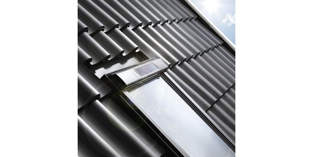 VELUX GGU MK06 006630 White Maintenance-Free Centre Pivot Solar INTEGRA ...